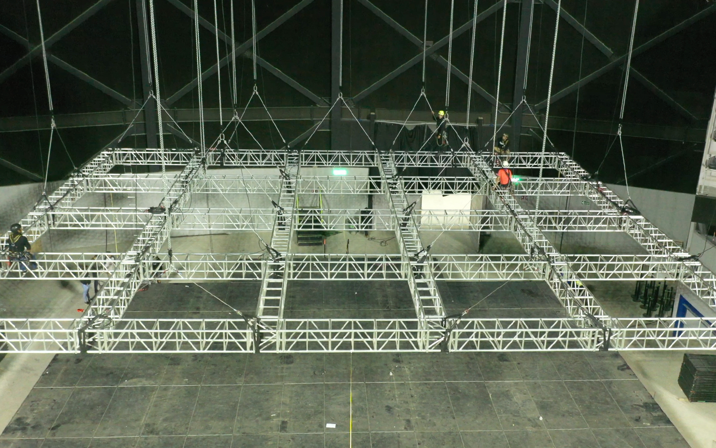 SERVICIOS DE RIGGING PARA LA INDUSTRIA DEL ENTRETENIMIENTO EN CANCÚN